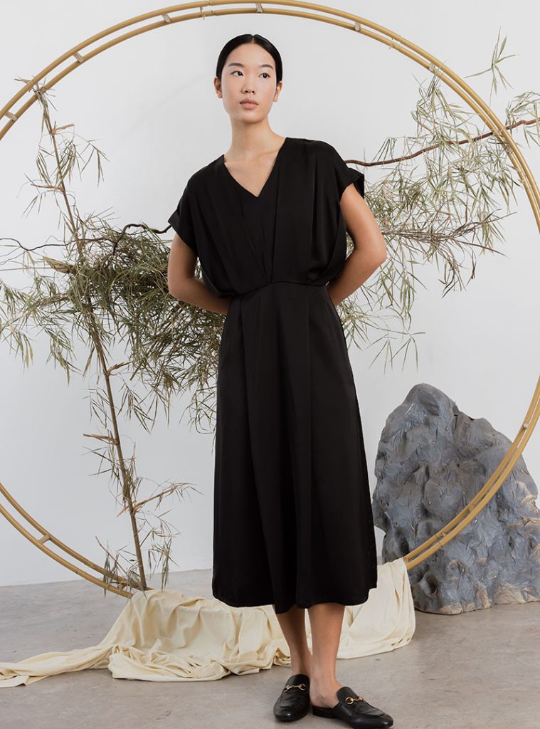 V-Neck Dress w Pleat Detail - THE FORM