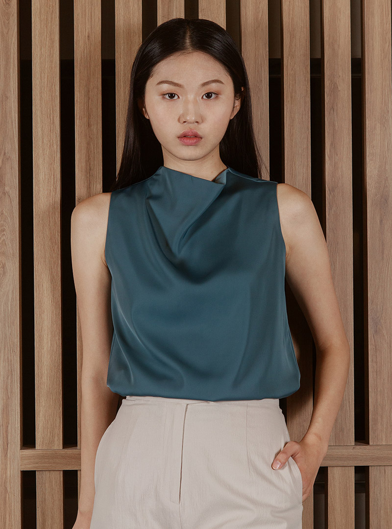 Drape-Neck Top w Pleats (Set A) - THE FORM