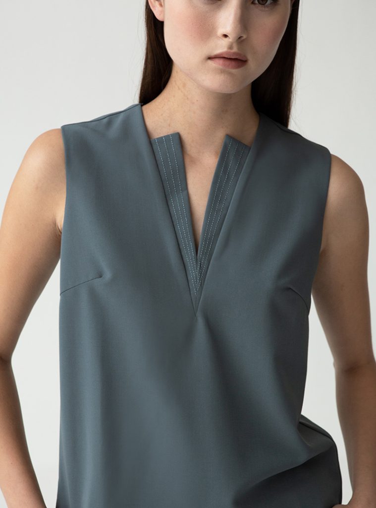 Double V-Neck Top 2.0 - THE FORM