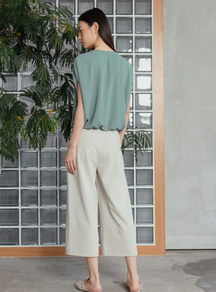 Cropped Top w Elastic Hem - THE FORM
