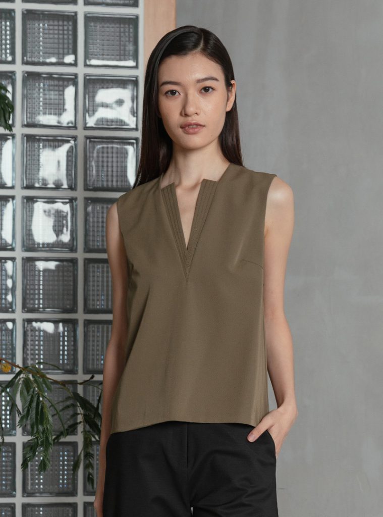 Double V-Neck Top 2.0 - THE FORM