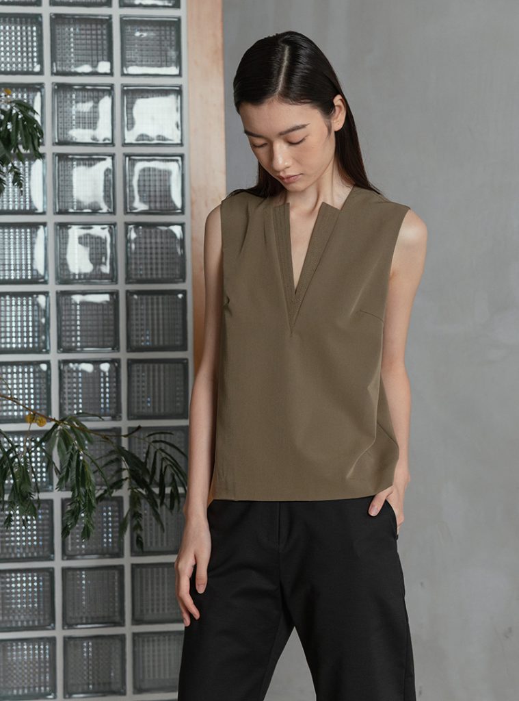 Double V-Neck Top 2.0 - THE FORM
