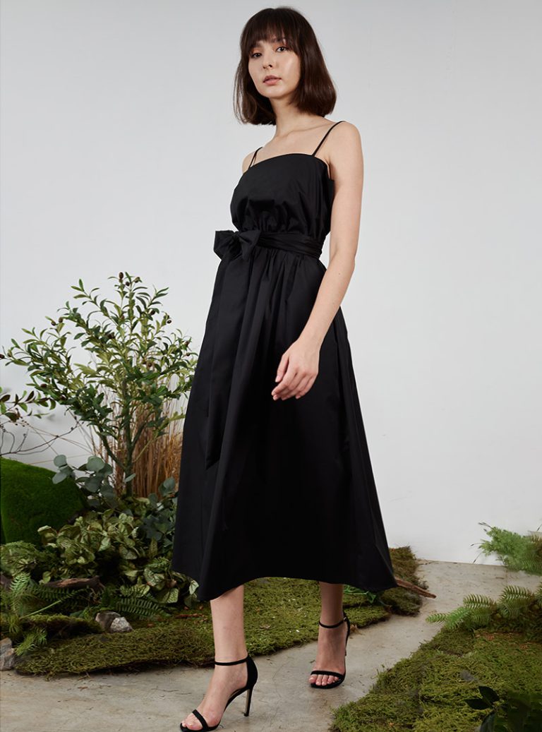 Strapped Dress w Tie-Waist - THE FORM