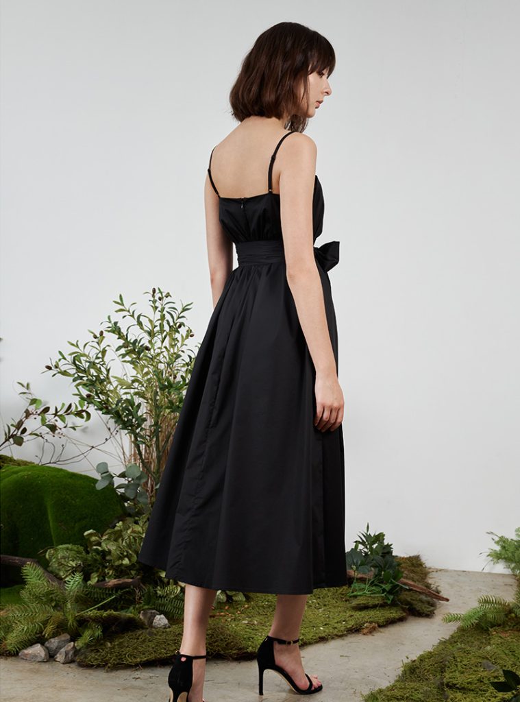 Strapped Dress w Tie-Waist - THE FORM